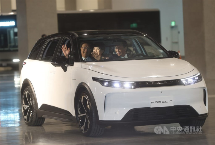 Hon Hai introduces new EV prototypes on Tech Day|English News | 僑務電子報