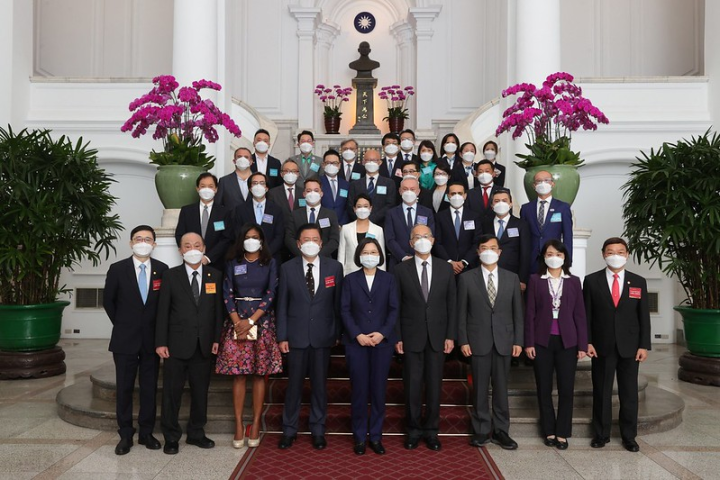 President Tsai meets winners of 2022 Golden Merchant Awards|English ...