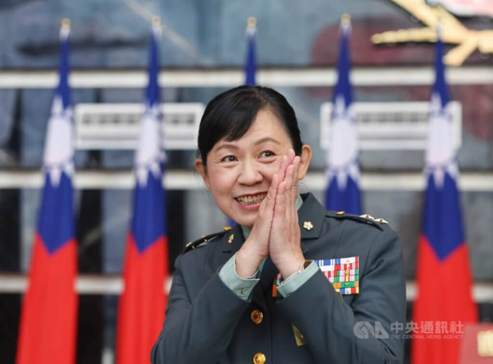Tsai promotes Taiwan's first female two-star general|English News | 僑務電子報