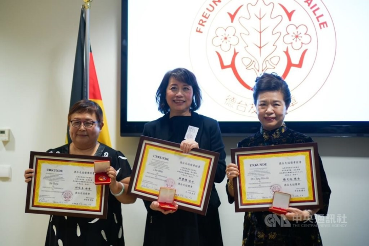 3 Taiwanese awarded friendship medal by German office|English News | 僑務電子報