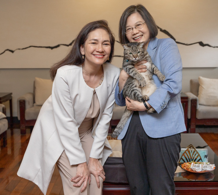 President Tsai meets Senator Risa Hontiveros of the Philippines|English ...