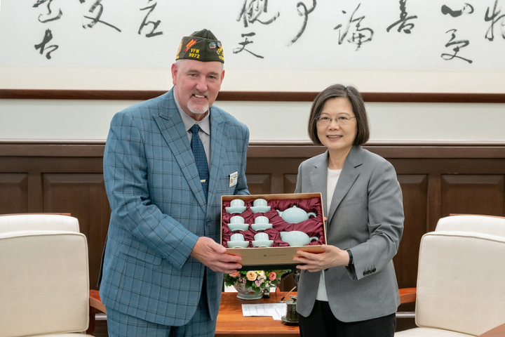 President Tsai meets Commander-in-Chief of US Veterans of Foreign Wars ...
