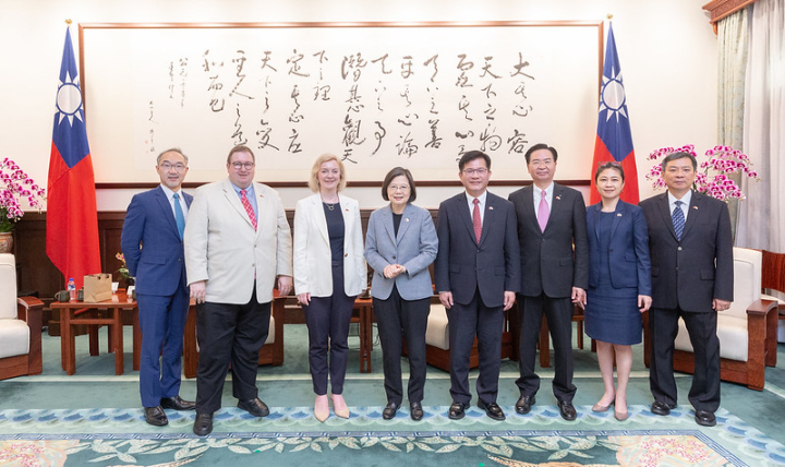 President Tsai meets former UK Prime Minister Elizabeth Truss|English ...