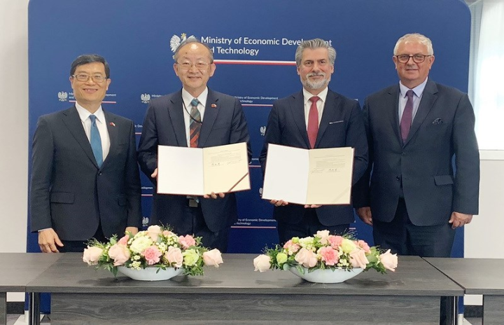 Taiwan, Poland agree to boost collaboration on EVs, hydrogen energy ...