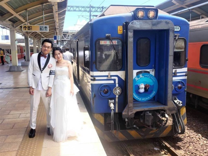 Hong Kong rail fan charters train in southern Taiwan for wedding ...