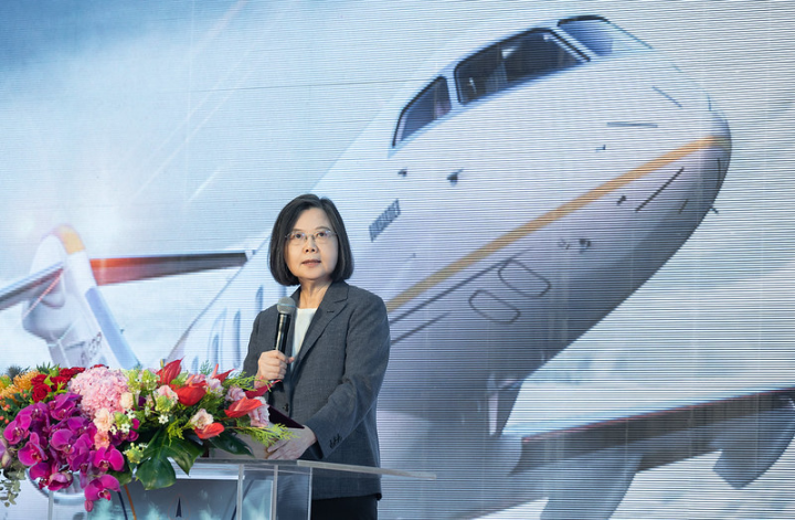 見證CL3500客機交機典禮 總統：「國機國造」帶動航太產業升級 讓「臺灣製造」飛在天空|經貿 | 僑務電子報