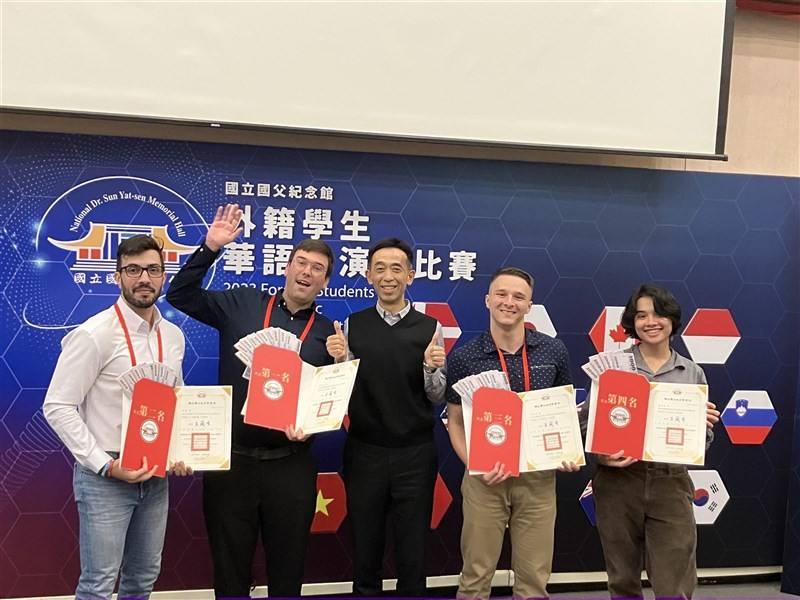 3 Americans win top prizes in foreign student Chinese speech contest ...