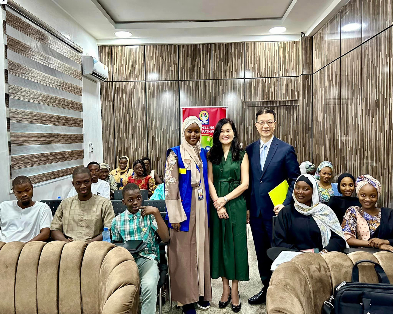 駐奈及利亞代表劉翼平應邀參加奈國青年及婦女培力NGO機構EMPED職涯發展培訓|非洲 | 僑務電子報