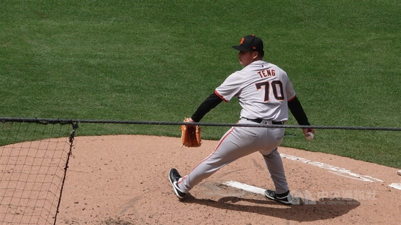 Teng Kai-wei receives gift from idol Yu Darvish after MLB debut|English ...