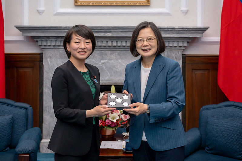 President Tsai meets Japan's LDP Youth Division Director Suzuki Takako ...