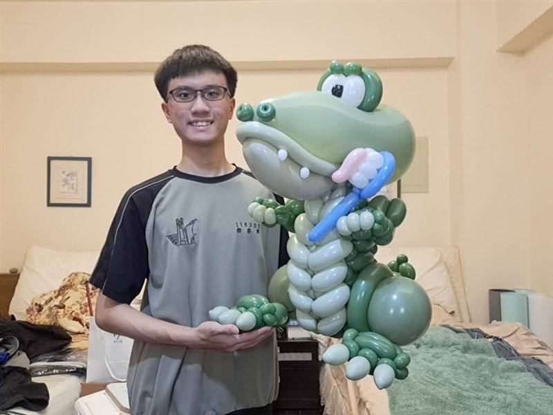 Hobbies can lead to success: 11th grader wins Qualatex balloon contest ...