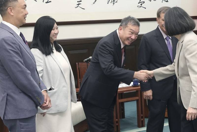 President Tsai meets Singapore delegation to presidential inauguration ...