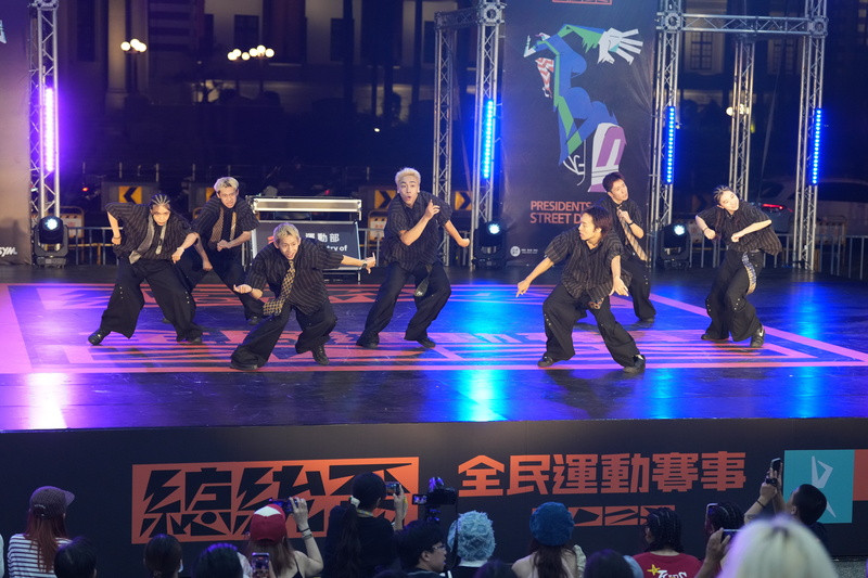 18 groups win 1st Presidential Cup Street Dance competition|English ...